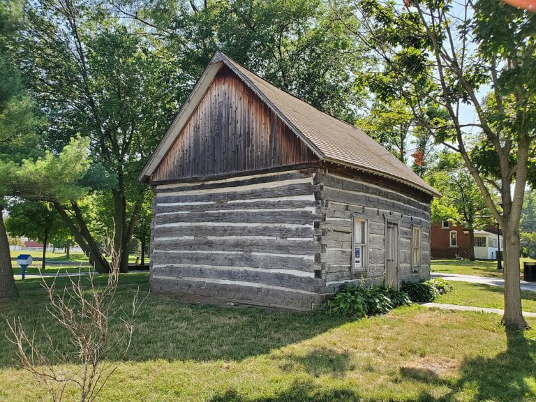 How To Chink A Log Cabin - Seal the Deal With This 4 Step-by-Step Guide