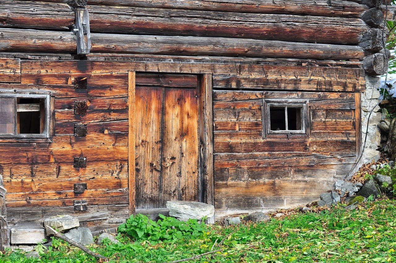 A Step-by-Step Guide to Restoring a Log Cabin - Plus 7 Helpful Videos